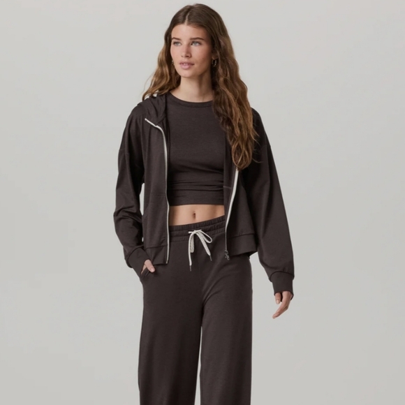 Vuori | Tops | Vuori Halo Modern Full Zip Hoodie Jacket In Java Heather ...